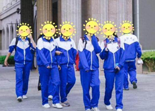 橘子蓝色校服截图