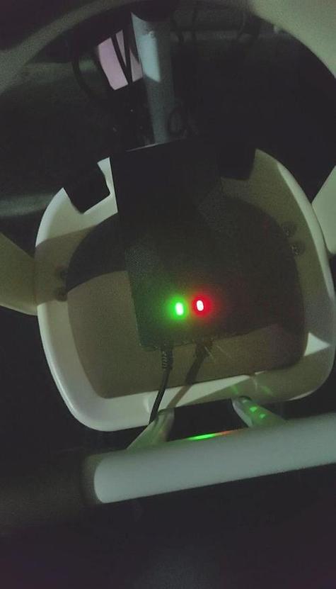 电车充电器充不满电就变灯图标
