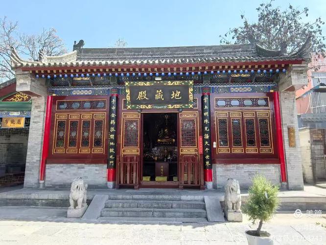 西安卧龙寺供奉的是什么佛