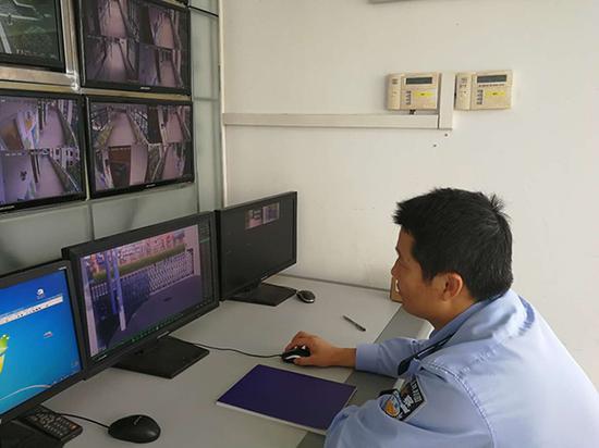 监控模糊,警察能找到人吗图标