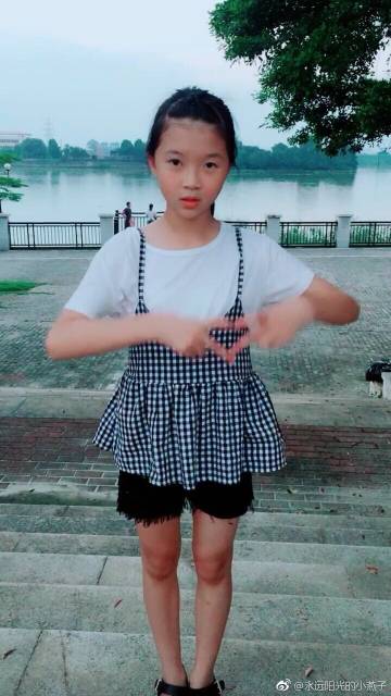 小燕子竖版舞蹈视频大全微博截图
