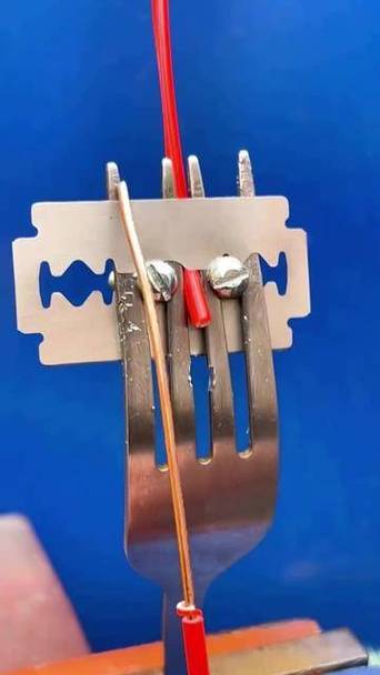 自制废电线剥线工具图标