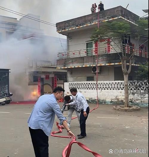 卖鞭炮的鞭炮要放我家图标