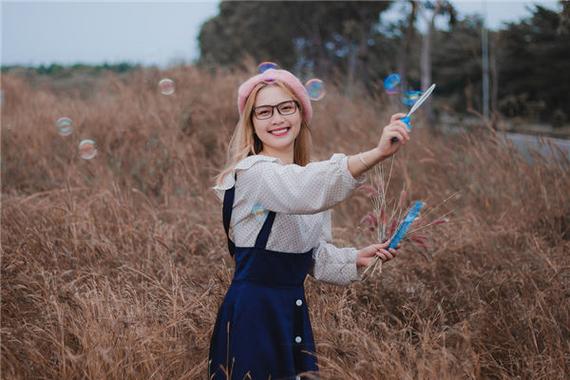 又优秀又低调的生肖女图标