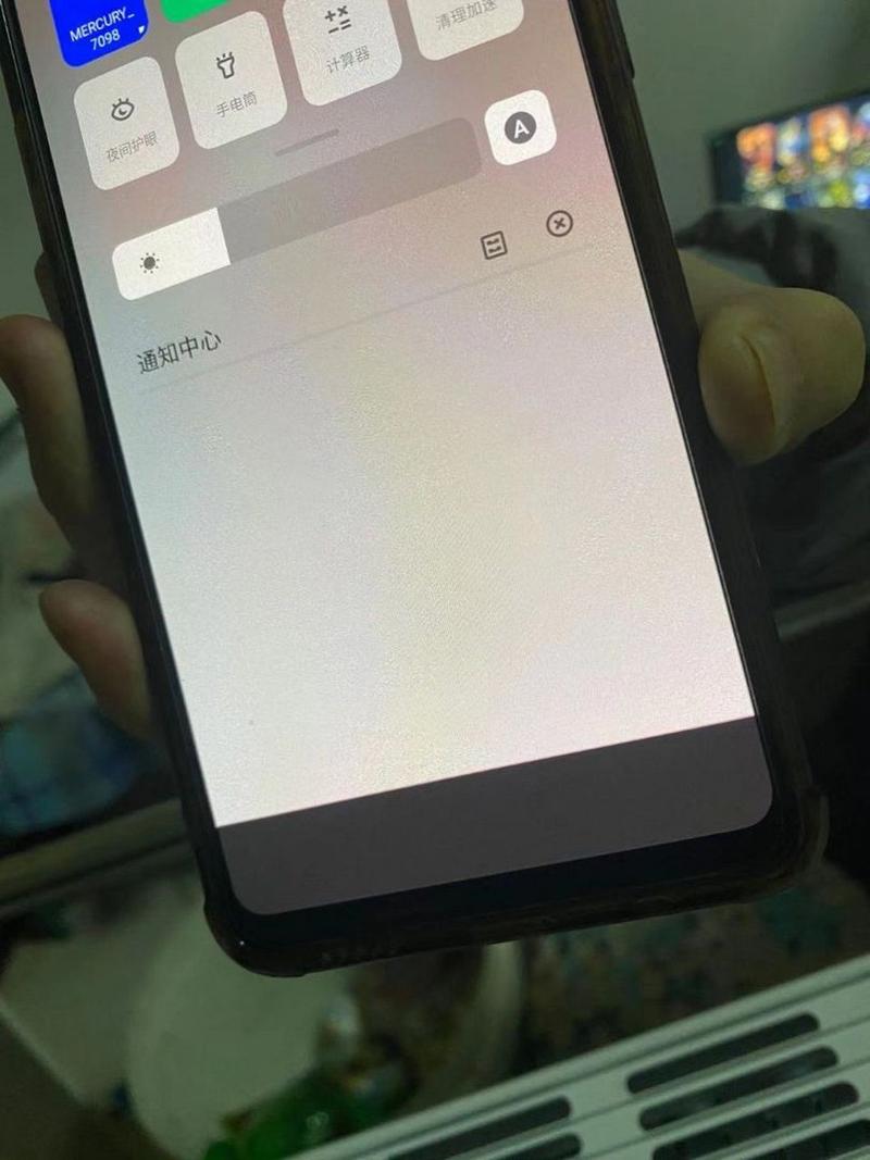 手机突然边上有一个黑框图标