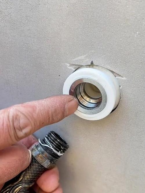 螺丝孔内丝坏了怎么修复图标