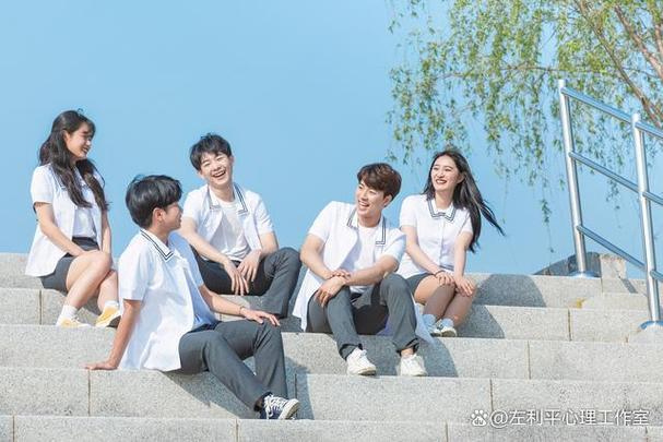 14岁早恋正常吗图标