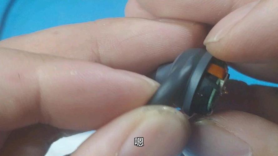 jbl蓝牙耳机右耳连不上蓝牙图标
