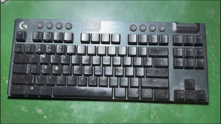 蓝牙键盘安上电池不亮