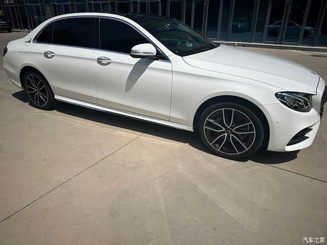 奔驰e白色大标图标