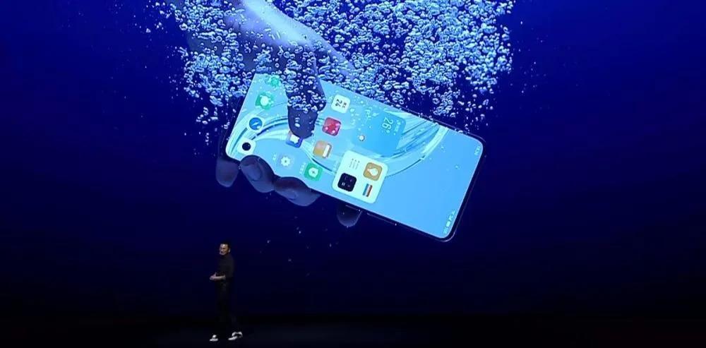 小米8掉水里但还能用游戏截图