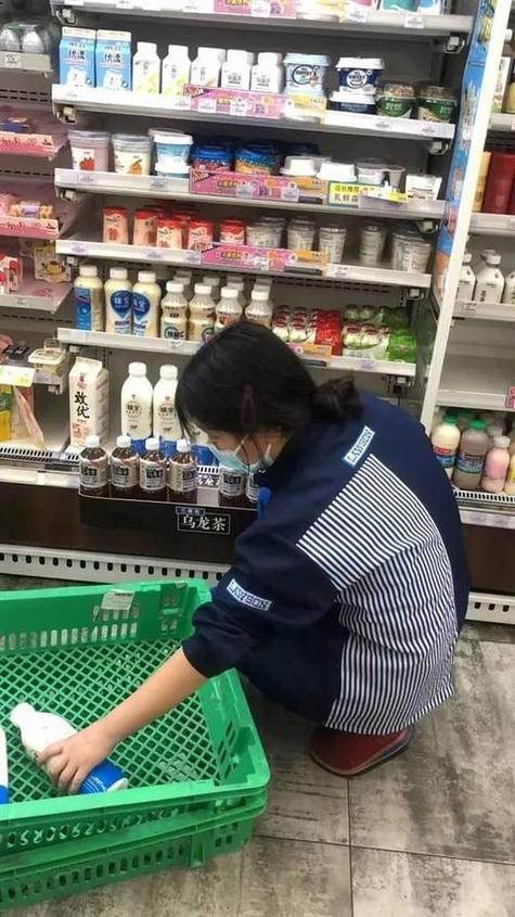 罗森便利店店员制服图标