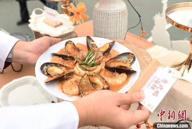 外国做菜的美食节目图标