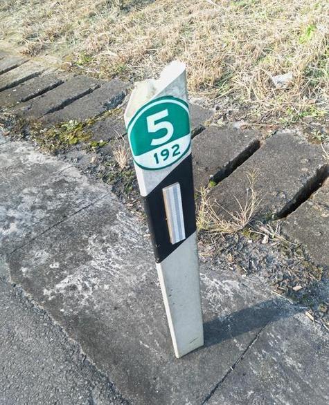道路里程碑的安装位置图标
