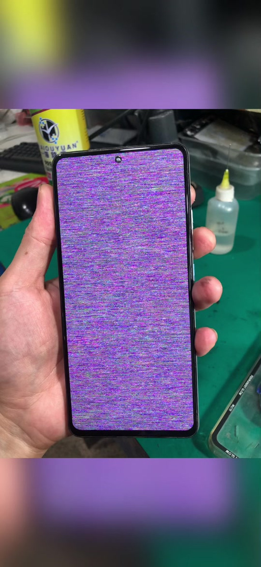 手机屏幕摔成雪花屏了截图
