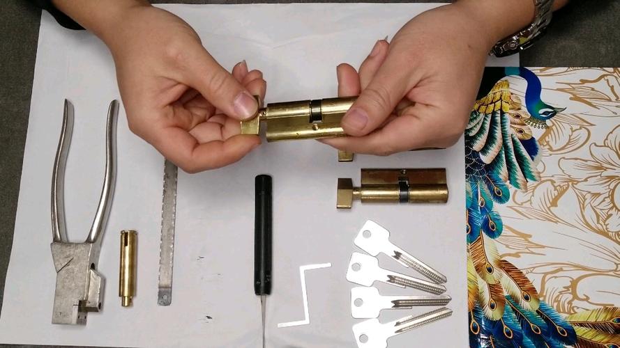 正常一个锁芯带几把钥匙图标