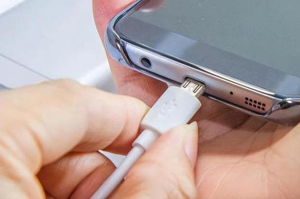 手机突然插不进去充电器图标