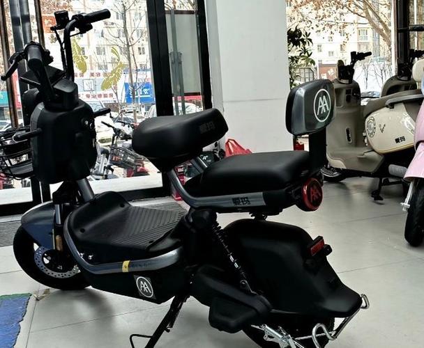 爱玛电动车黑色的按钮是干什么的截图