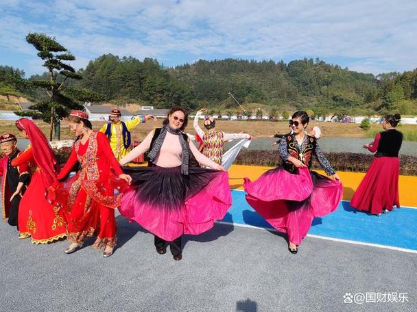 老年人舞厅跳交谊舞图标
