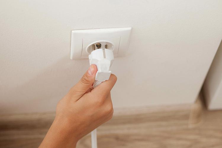 电视机插头拔还是不拔图标