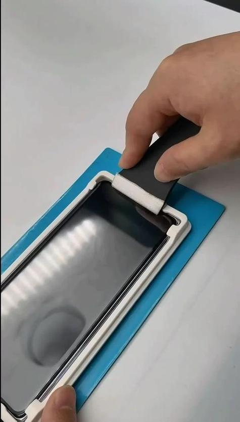 如何正确撕掉钢化膜图标
