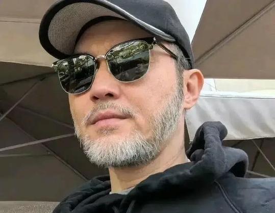 四十岁胡子白了是什么原因图标