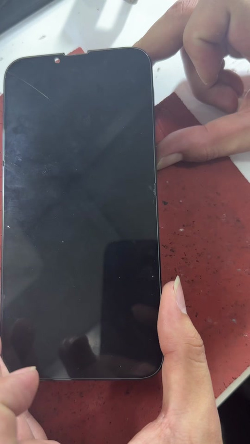 手机进水黑了一块能不能用截图