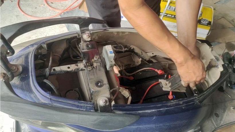 电车5块电瓶坏了一块