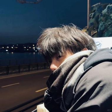 帅气有趣的男生头像截图