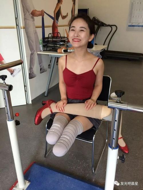 重生后摆开小腿的小说图标