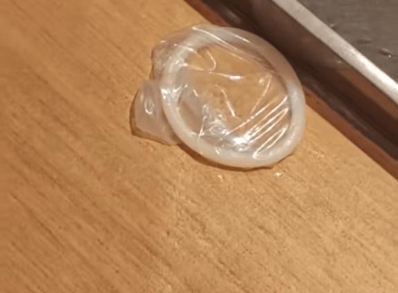 酒店一晚用了5套避孕套正常吗图标