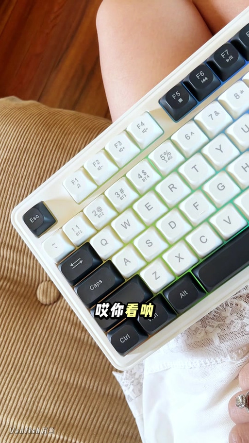 键盘怎么变成一半了截图