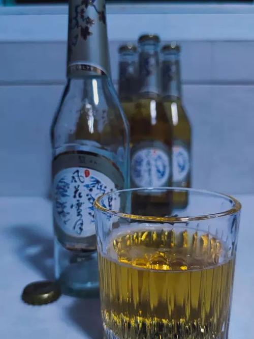 喝风花雪月啤酒的心情图标