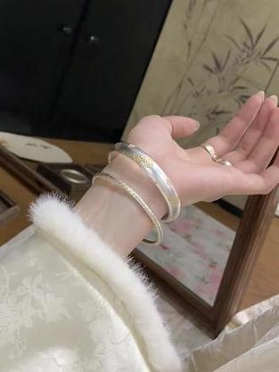 永不过时的银手镯款式截图