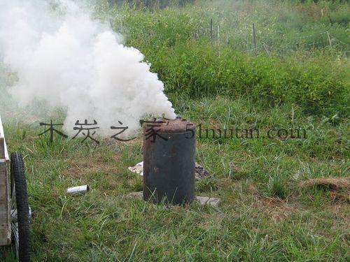 用铁桶烧木炭方法图标