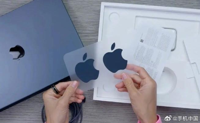 ipad包装盒里的苹果贴纸截图