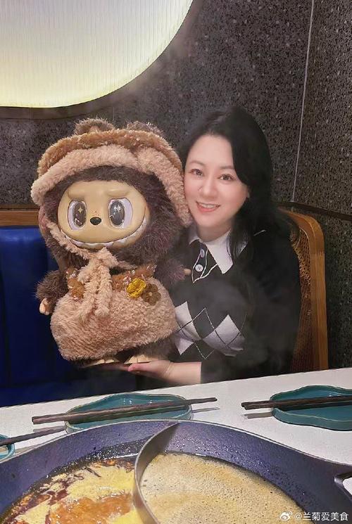 麦玲晨潘春春图标