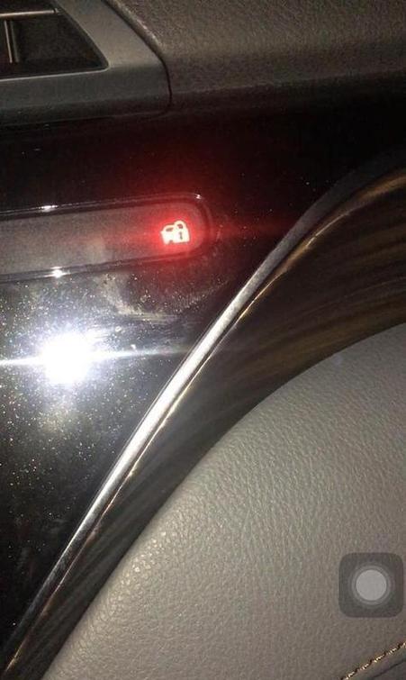 锁车状态车灯无缘无故自动亮截图