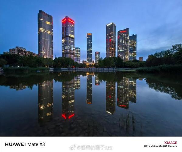 什么相机拍出来有白框图标