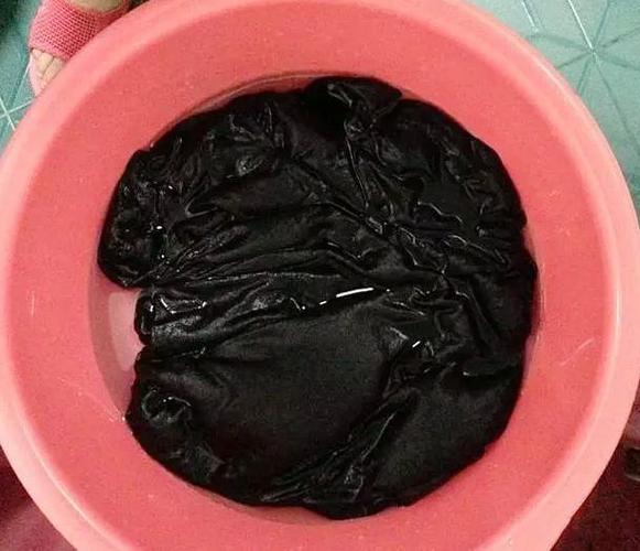 白衣服染了黑色怎么洗掉图标