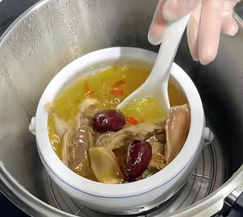 怎么炖鸽子汤补气补血
