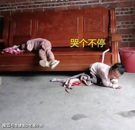 孩子被家长弄哭特别粘人图标