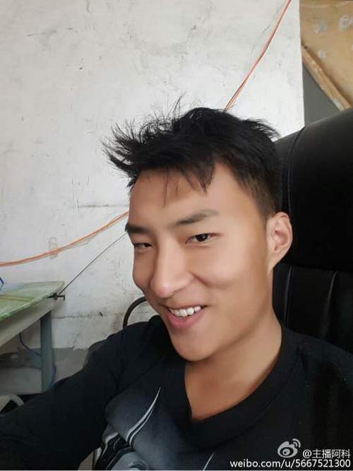 斗鱼星空哥图标