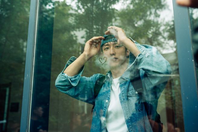 黄景瑜在拍新剧图标