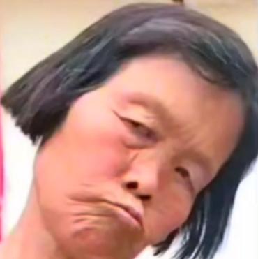 老奶奶噘嘴表情包图标
