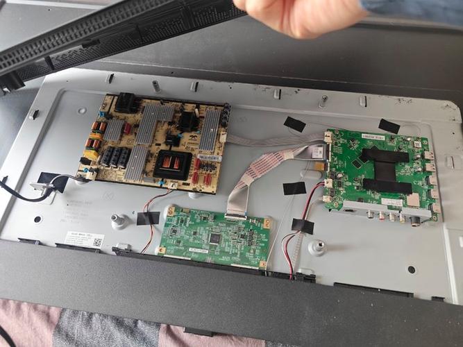 液晶电视变黑白了怎么调回来