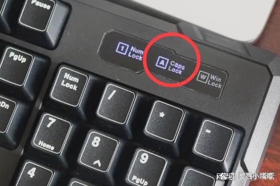 键盘上有个锁的标志灯亮截图