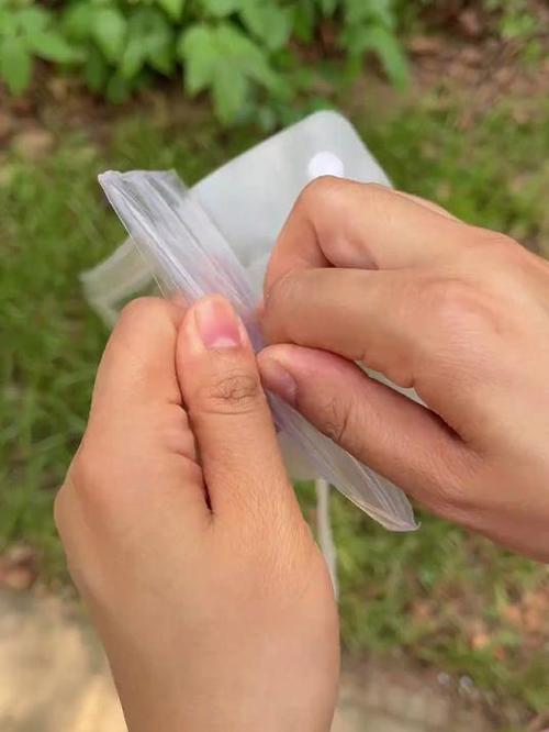 手机卡泡水里会坏吗图标