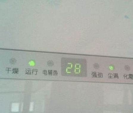 美的空调显示尘满不运行截图