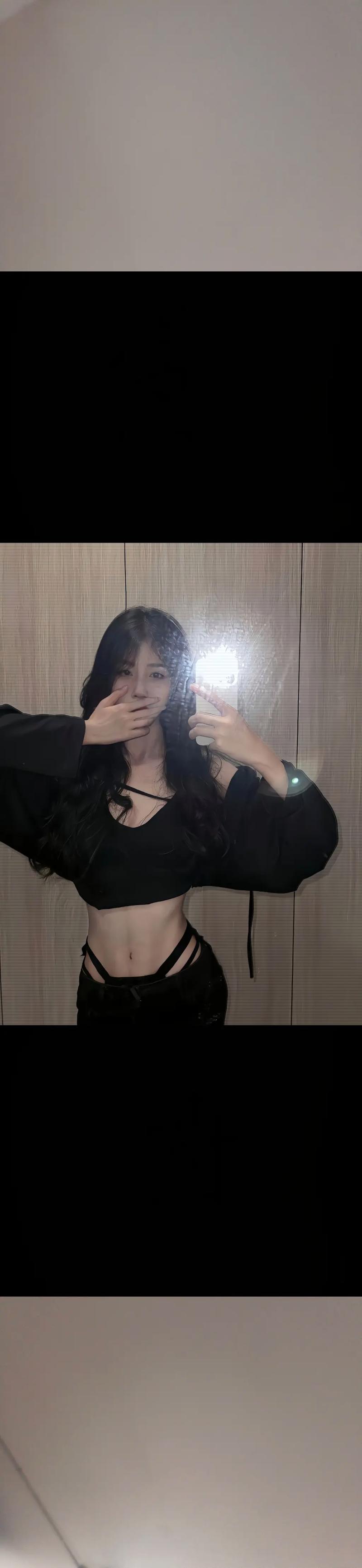 小姐姐腹肌膨胀变巨长图标